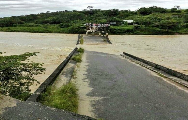 Colapsó puente que comunica al estado Táchira con Apure - Noticias de ...