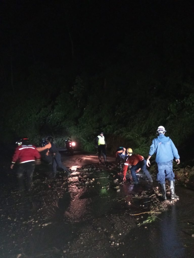 Restablecido el tránsito en la Local 003 tras intensas lluvias en Zea ...