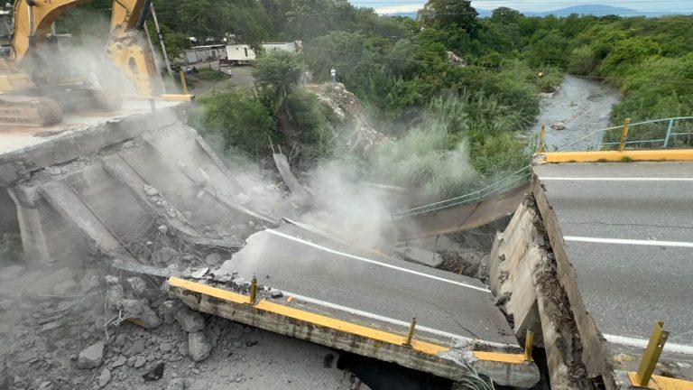 Autoridades logran la demolición controlada de la sección norte del ...