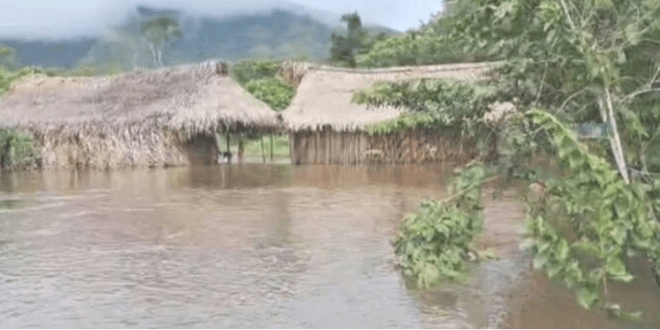 Crecida de río en Amazonas obligó el desplazamiento de la comunidad ...